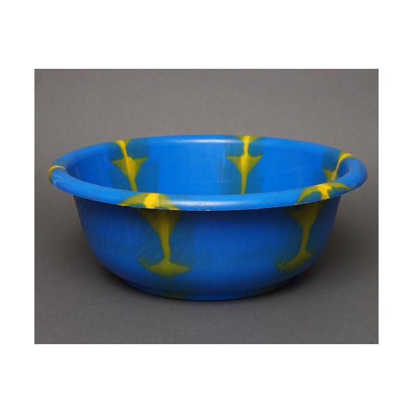 原産国:ブルキナファソサイズ:高さ約15.5cmx径約42cmアフリカでよく使われるプラスチックのタライです。カラフルで楽しいプラスチックの道具は、アフリカでは毎日フル稼働で活躍しています。軽くて使いやすい実用的な作りです。アフリカに行って...