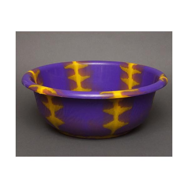 原産国:ブルキナファソサイズ:高さ約15.5cmx径約42cmアフリカでよく使われるプラスチックのタライです。カラフルで楽しいプラスチックの道具は、アフリカでは毎日フル稼働で活躍しています。軽くて使いやすい実用的な作りです。アフリカに行って...