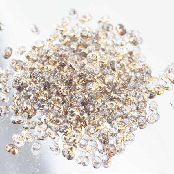 入り数：40gカラー：ハーフゴールドサイズ：2X4mm素材：ガラスまぁ、なんという贅沢をしてしまったんでしょう！地球に存在するレアメタルの中でも、皆さん一番よくご存知の「金」を、ファルファーレの上に半分だけ乗せてしまいました。お高いですけれ...