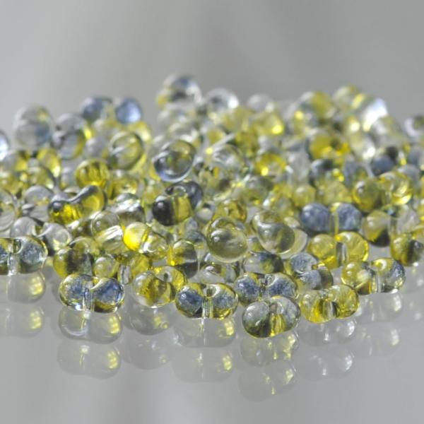 入り数：5gカラー：マチュアオリーブサイズ：3.2X6.5mm素材：ガラス両端がぷくっとふくらんだかわいらしい形のビーズです。 濃いオリーブグリーンとうすいオリーブグリーンのダブルコーティンググの色合いが楽しめるマチュアオリーブ。製造ロット...