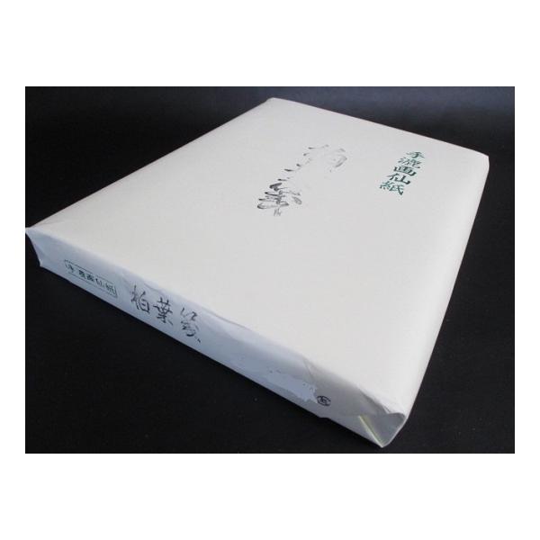★弊社店長一押しの手漉き書道紙！　『柏葉箋』サイズ： 3尺×4尺(90×120cm)かすれは出しやすく、にじみもほどよく表現でき、潤渇に富んだ作品制作が可能です。白みがかった紙色で、特に墨色の黒が映える高級書道画仙紙になります。滲み度：●●...