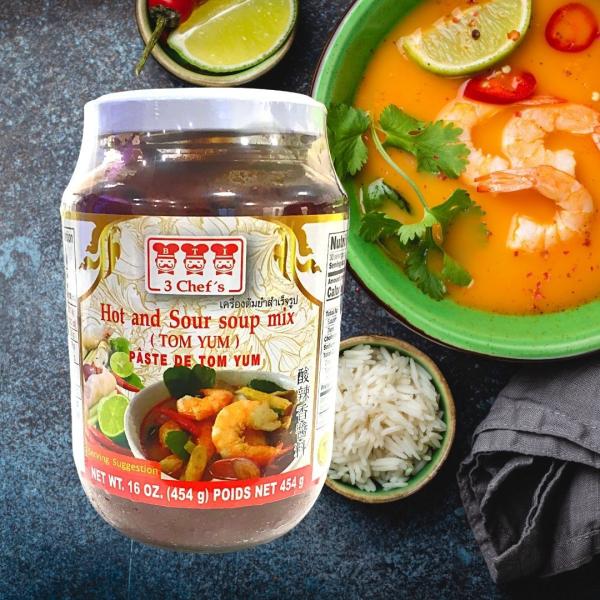 ●商品：トムヤムペースト（瓶）●原材料：レモングラス、大豆油、食塩、エシャロット、唐辛子、ニンニク、ナンキョウ、ライム、コブミカンの葉、エビエキス、キビ砂糖、調味料（アミノ酸）●内容量：454g●賞味期限：2027.1.10-2027.4....