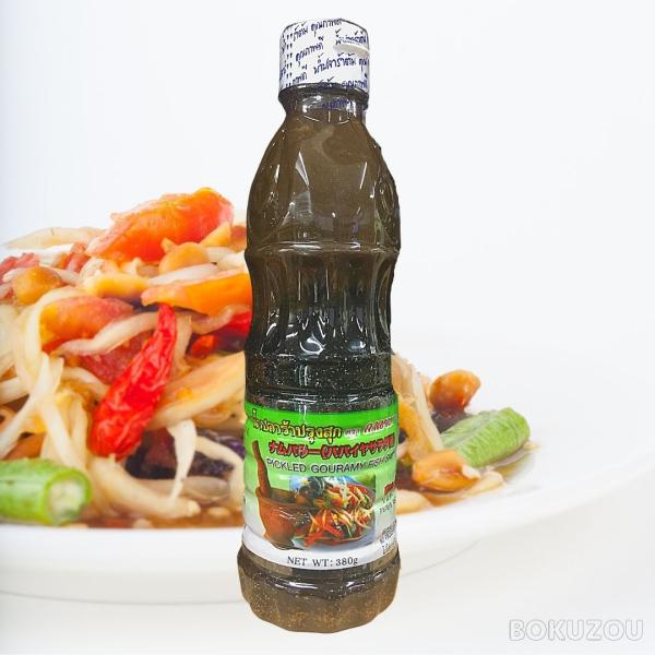 ●商品：液体調味料●原材料：ピクルドゲラミーフィッシュ（ゲラミーフィッシュ）食塩、砂糖、アミノ酸等●内容量：380g●賞味期限：2026.11.2●保存方法：直射日光、高温多湿を避け、常温で保管、開封後は、冷蔵庫で保存しお早めにご使用ください。