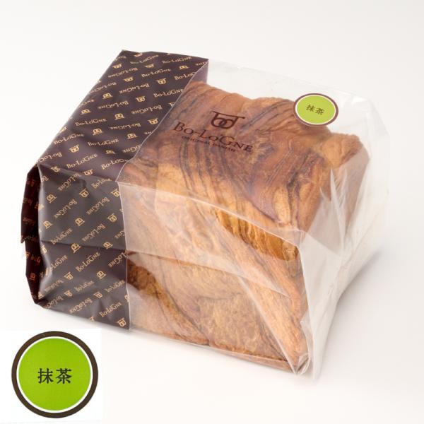 ボローニャデニッシュ定番プレーンに、抹茶味のシートを織り込み、焼き上げました。はんなり和テイスト、抹茶のフレーバーデニッシュ。抹茶のほろ苦さと、ほのかな甘みが特徴です。手づくりの81層の生地が織りなす、しっとり＆ふんわりとしたお菓子のような...