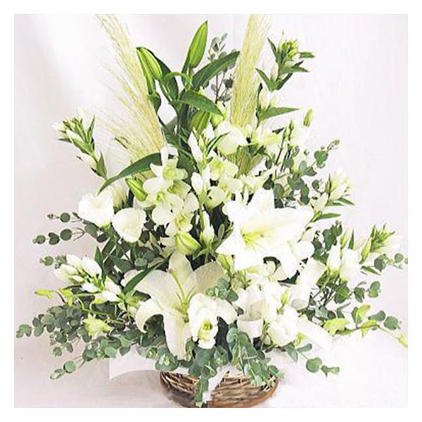 白花（ホワイト系）でお作りするお供え花はとても上品な仕上がりに。追悼の意を表す大切なお花は定番デザインで失礼のないように配慮してお作りします。■配送について送料無料※北海道・秋田・青森・岩手・沖縄・離島へのお届けは配送日数がかかる為生花のお...