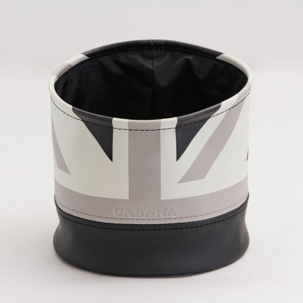 CABANAダストボックス　ユニオンジャック　モノトーンカラー円形がおしゃれなダストボックス。ゴミ箱にするのはもったいないとのお墨付き！アイディア次第で自由にご利用ください。ユニオンジャック部分にはCABANAロゴがエンボスで配置され、高級...