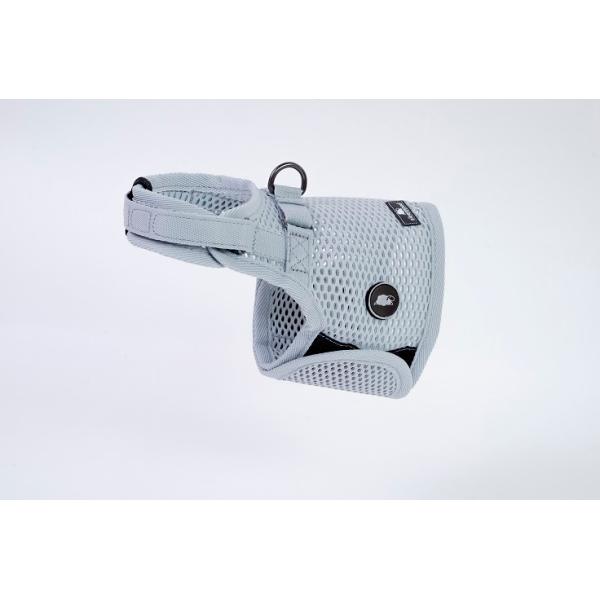 ユニークで柔らかく、通気性の良いメッシュのウォーキングハーネス。ハーネスからの脱出を防ぐのに役立つ穏やかなマーチンゲール機能を組み込み犬の引っ張りを軽減します。三層のメッシュ構造で耐久性にも優れ、フィット感もあります。強力なマジックテープで...