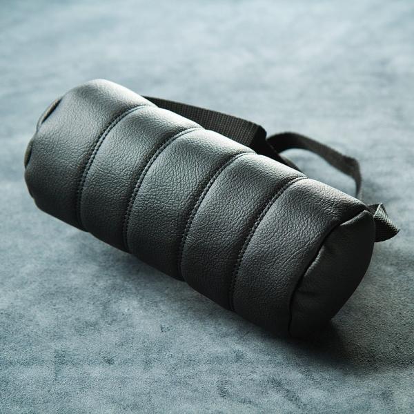 CABANA カバナ　ネックパッドブラックになります。本物レザーに近い感覚のＰＶＣレザー素材で製作されているネックパッドです。インナーには低反発素材とスポンジで構成されています。サイズ：タテ10センチｘヨコ23センチこちらの商品は在庫無き場...