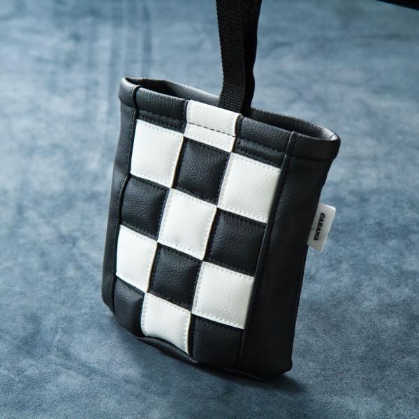 CABANA カバナ　小物入れチェッカー柄になります。本物レザーに近い感覚のＰＶＣレザー素材で製作されている小物入れです。引っ掛けるループが付いておりますので、お好きなところに取付てください。サイズ：タテ19センチｘヨコ18センチ