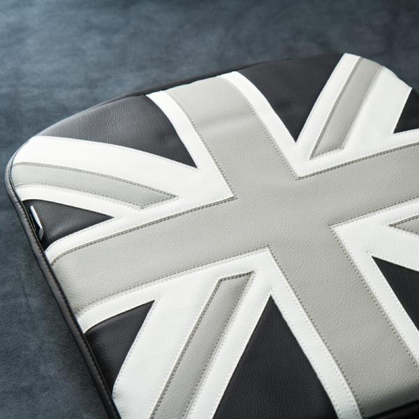 ＣABANA シングルシート　シート座面用のクッションです。ユニオンジャック　モノトーンカラーになります。汎用品ですので、車種問わずご利用いただけます。固定用のバーをシートの背面と座面の間に差し込み、ずれを防止します。中材には低反発素材を使...