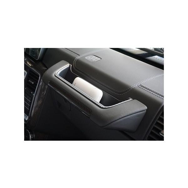 bond オリジナルMercedes Benz W463 G-Classアシストグリップストレージボックスゲレンデ用オリジナルインテリアパーツ第二弾！！助手席前にあるアシストグリップのすき間を利用した小物入れが完成しました。固定はただ差し込...