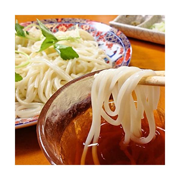 半田そうめんの美味しさの特徴は麺の太さです。・麺が通常の素麺より太いので温めても麺のコシはそのままです。温めたにゅう麺やエスニック風、中華・韓国風調理などいろいろな料理を楽しめます。・お届けする素麺は（100g×5本）が2袋入り。箱入りです...