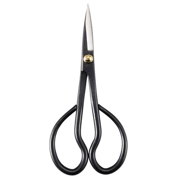 小ぶりな盆栽用の鋏です。名前はさつき鋏ですが、さつき以外の盆栽の芽切や小枝の剪定にも使える鋏です。全体に細身に作られているので奥まった所も剪定できます。小品盆栽愛好家や初心者の方にもおすすめの商品です。全長　約１５０ｍｍ　重さ　約８３ｇ　鋼...