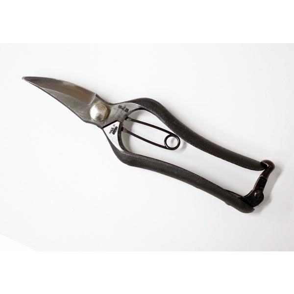 芽切鋏と剪定鋏の両方の使い方ができる細身の剪定鋏です。全長190mm 182g