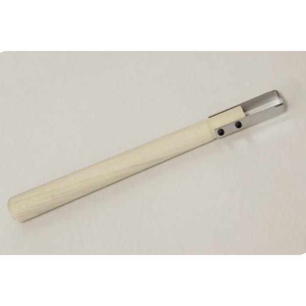 盆栽の神・舎利作りの皮むきにお使いください。 柄は木製（朴）です。 全長　約２３８ｍｍ　重さ　約４５ｇ 刃の幅　外側　約１８ｍｍ　内側　約１６ｍｍ 刃の部分はステンレス（ＳＵＳ４２０Ｊ２）です。 安心の(株)喜久和ブランド　日本製です。