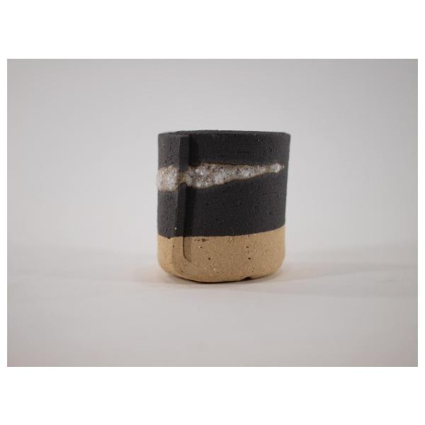 シックなミニ盆栽鉢です 【信楽焼】【植木鉢】黒泥合せ丸ミニ　2号鉢黒と素焼きのくっきりとした潔いデザインです。ミニ盆栽でもシックなイメージで格好良く盆栽を彩ってくれるでしょう。鉢幅5cm×高さ6cm陶器は手作り成形のため、表記サイズより誤差...