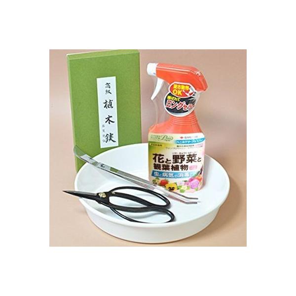 剪定する。葉を取る。虫対策。のお手入れがこなせます。はじめはここからスタートして必要になる道具を増やしていきましょう。【セット内容】国産盆栽鋏 ヘラ付きピンセット ベニカ薬 作業用受け皿※容器等は写真と異なる場合がございます。※ハサミの容器...