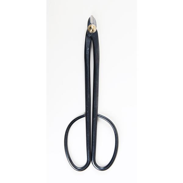 サイズ：全長205mm盆栽の針金整姿・必須のアイテム！商品解説　盆栽の整枝作業や植え替え作業の時、銅線やアルミ線などを切るための道具です。剪定鋏を使って針金を切ると刃こぼれしてしまうので専用の針金切りが必要です。汎用工具のペンチやニッパーと...