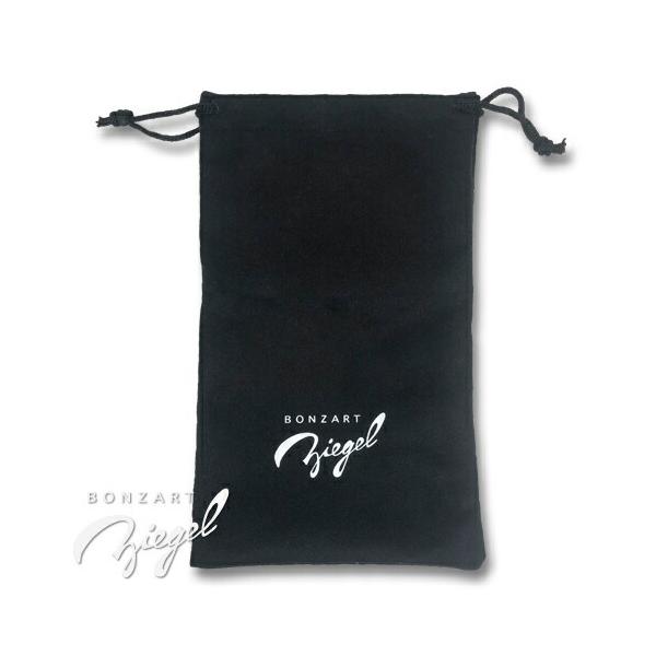 レンズクロス用のマイクロファイバー素材を使ったカメラポーチ。レンズ拭きとしてはもちろん、カメラを収納するだけでカメラ表面の指紋汚れなどを拭きとることができます。