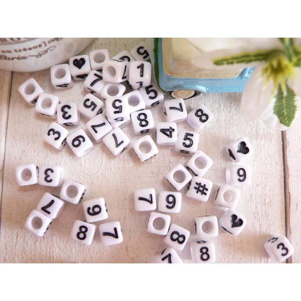 たっぷり100個入り。たくさん使いたい方にはとってもお得です(^^♪＊各数字（０〜９）×各5個保証　残り50個はアソートになります。＊こちらのセットには、＃、ハートが数個含まれます。素材：プラスチック【サイズ】6mm　穴約3mm実測のため、...