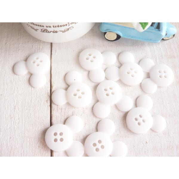 ボタン　ねずみのボタン　手芸　　大きなサイズ　8個入り新品素材：プラスチックサイズ：Ｈ22mm×Ｗ22ｍｍアソートで8個セットとなります。☆海外輸入品のため、バリ、色むら、色移りなどの作りが荒い、個体差がある場合がございます。ご了承ください。