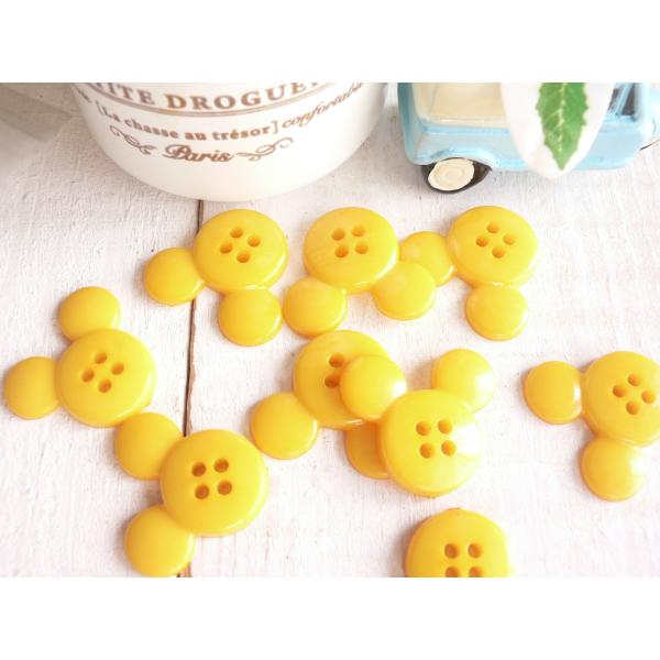 ボタン　ねずみのボタン　手芸　　大きなサイズ　8個入り新品素材：プラスチックサイズ：Ｈ22mm×Ｗ22ｍｍアソートで8個セットとなります。☆海外輸入品のため、バリ、色むら、色移りなどの作りが荒い、個体差がある場合がございます。ご了承ください。