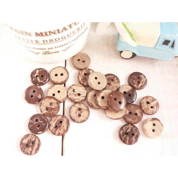 新品素材：ココナッツ＊ココナッツボタンは、いびつ感なども味わいとする特徴があります。ご了承の上ご購入ください。【サイズ】11mm★色柄のあるものは、アソートになりますので、柄はお選びいただけません。　お写真ない柄が入る場合もございます♪☆海...