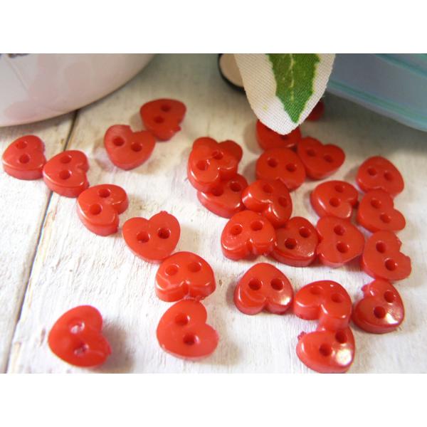 素材：プラスチック【サイズ】ハート最大部分7mm*色・柄のあるのものは、アソートとなります。配分などをお選びいただけません。：お写真にない色味が入ることもあります。☆海外輸入品のため、多少作りが雑な場合(色むら、バリ、個体差など）がございま...