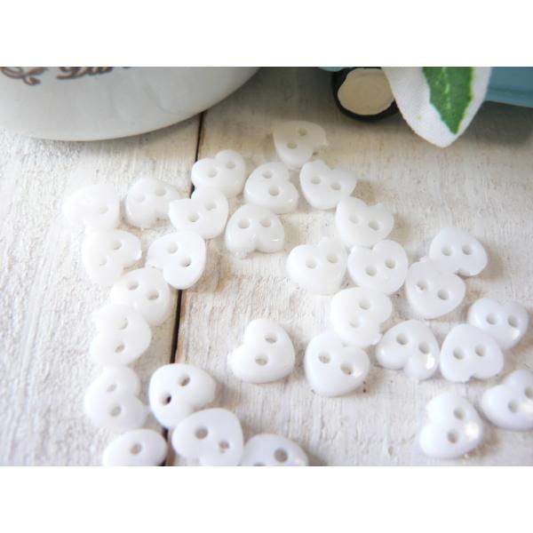 素材：プラスチック【サイズ】ハート最大部分7mm*色・柄のあるのものは、アソートとなります。配分などをお選びいただけません。：お写真にない色味が入ることもあります。☆海外輸入品のため、多少作りが雑な場合(色むら、バリ、個体差など）がございま...