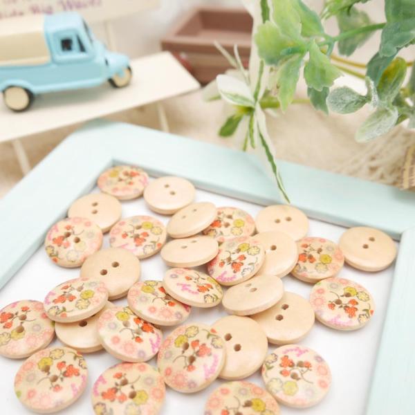 木のボタン　ナチュラル　マリン　マリーン　海のボタン　アソート　8個新品素材：ウッド【サイズ】直径 15mm★色柄のあるものは、アソートになりますので、柄はお選びいただけません。　お写真ない柄が入る場合もございます♪☆海外輸入品のため、色む...