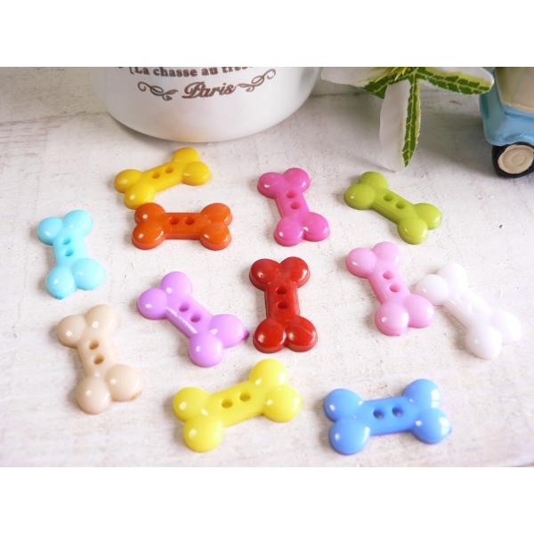 ボタン　ほね　ボーン　カラフル　アソート　 手芸　10個素材：プラスチック【サイズ】１８×１０ｍｍ＊アソートとなります。お色は選べません。＊お写真にないお色が含まれる場合がございます。☆海外輸入品のため、多少作りが雑な場合(色むら、バリ、個...