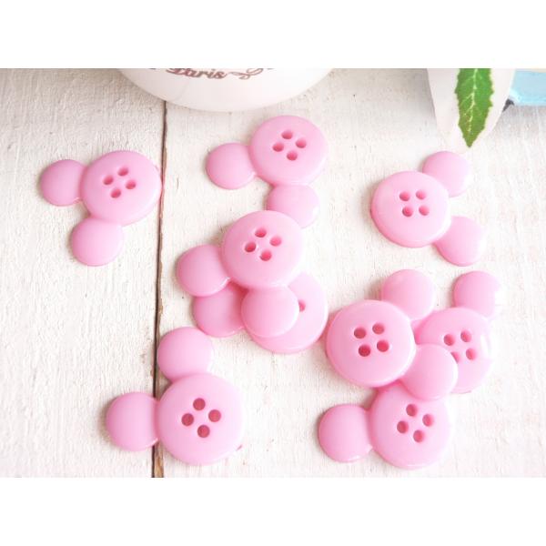 ボタン　ねずみのボタン　手芸　　大きなサイズ　8個入り新品素材：プラスチックサイズ：Ｈ22mm×Ｗ22ｍｍアソートで8個セットとなります。☆海外輸入品のため、バリ、色むら、色移りなどの作りが荒い、個体差がある場合がございます。ご了承ください。