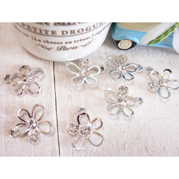 【サイズ】20×15mm（カン含）新品☆海外輸入品のため、多少作りが雑な場合(色むら、バリ、ピンホール、ロットの個体差など）がございますのでご了承ください。