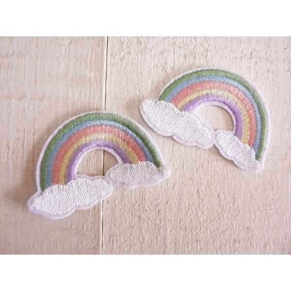 アイロン貼り付けタイプ【サイズ】3.5×5.7cm※注意※輸入品のため、小さなほつれや、糸の縫い込などが見られる場合がございます。アイロンで貼れますが、生地によっては剥がれる場合がありますので、必要に応じて縫い付けるなどの処理をお願いいたし...