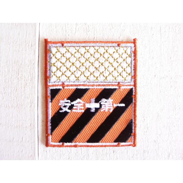 アイロン貼り付けタイプ【サイズ】約５.４×４.５cm※注意※輸入品のため、小さなほつれや、糸の縫い込などが見られる場合がございます。アイロンで貼れますが、生地によっては剥がれる場合がありますので、必要に応じて縫い付けるなどの処理をお願いいた...