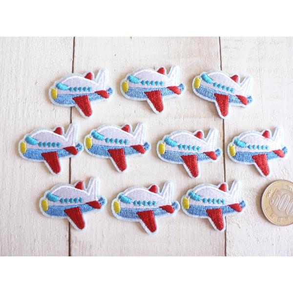 アイロン貼り付けタイプ【サイズ】2.8×3.8cm※注意※輸入品のため、小さなほつれや、糸の縫い込などが見られる場合がございます。裏面のアイロンシートが黒っぽくなっている場合があります。アイロンで貼れますが、生地によっては剥がれる場合があり...