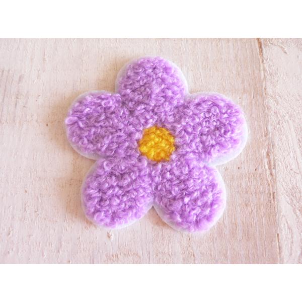 アイロン貼り付けタイプのワッペンです。入園、入学の準備にいかがでしょうか？最大幅　5.2cm※注意※輸入品のため、小さなほつれや、糸の縫い込などが見られる場合がございます。アイロンで貼れますが、生地やロットによってはうまく貼れなかったり、剥...