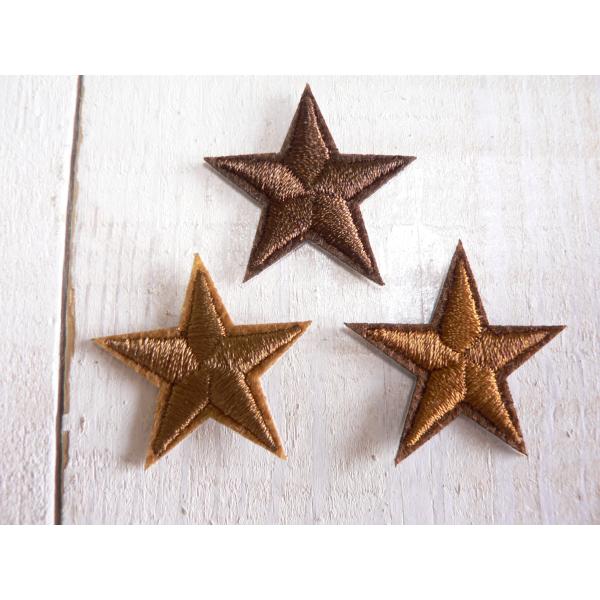 アイロン貼り付けタイプ【サイズ】　3cm※注意※輸入品のため、小さなほつれや、糸の縫い込などが見られる場合がございます。裏面のアイロンシートが黒っぽくなっている場合があります。アイロンで貼れますが、生地によっては剥がれる場合がありますので、...