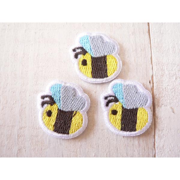 ワッペン　アイロンワッペン　はち　ハチ　蜂　ビー　Bee　3枚セット入園、入学の準備にいかがでしょうか？「サイズ」2.3×2.2cm※注意※輸入品のため、小さなほつれや、糸の縫い込などが見られる場合がございます。アイロンで貼れますが、生地や...