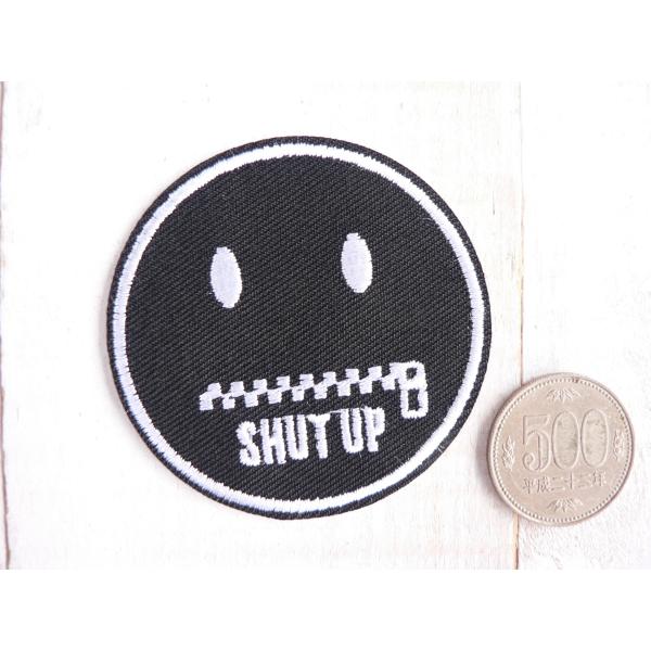 アイロン貼り付けタイプ【サイズ】直径　6.2cm※注意※輸入品のため、小さなほつれや、糸の縫い込などが見られる場合がございます。アイロンで貼れますが、生地によっては剥がれる場合がありますので、必要に応じて縫い付けるなどの処理をお願いいたしま...