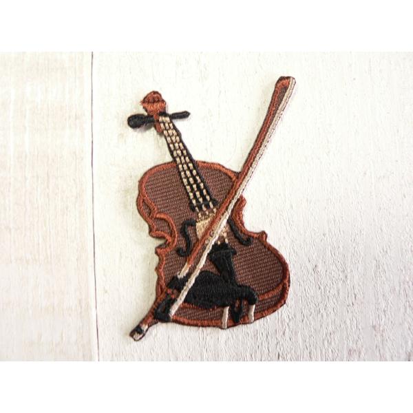 アイロン貼り付けタイプのワッペンです。【サイズ】約５．３×４．７cm実測のため、多少の誤差はご了承ください。※注意※輸入品のため、小さなほつれや、糸の縫い込などが見られる場合がございます。アイロンで貼れますが、生地やロットによってはうまく貼...