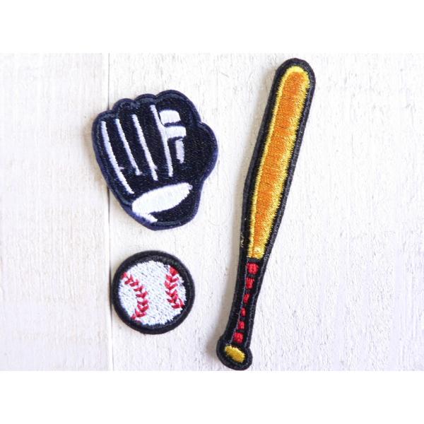 アイロン貼り付けタイプのワッペンです。【サイズ】画像を参照ください実測のため、多少の誤差はご了承ください。※注意※輸入品のため、小さなほつれや、糸の縫い込などが見られる場合がございます。アイロンで貼れますが、生地やロットによってはうまく貼れ...