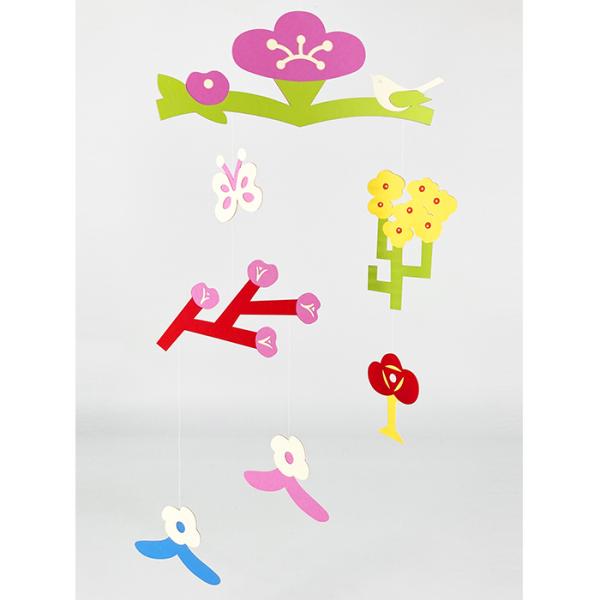 日本生まれのマニュモビール紙と糸のみで作られ、日本らしい優しさと温かみに溢れています。軽量なので取付けも簡単。万が一落ちても安全です。一年に一度の女の子のためのお祝いの日「ひなまつり」。桃の節句にちなんで、桃の花などのお花のモチーフで構成さ...