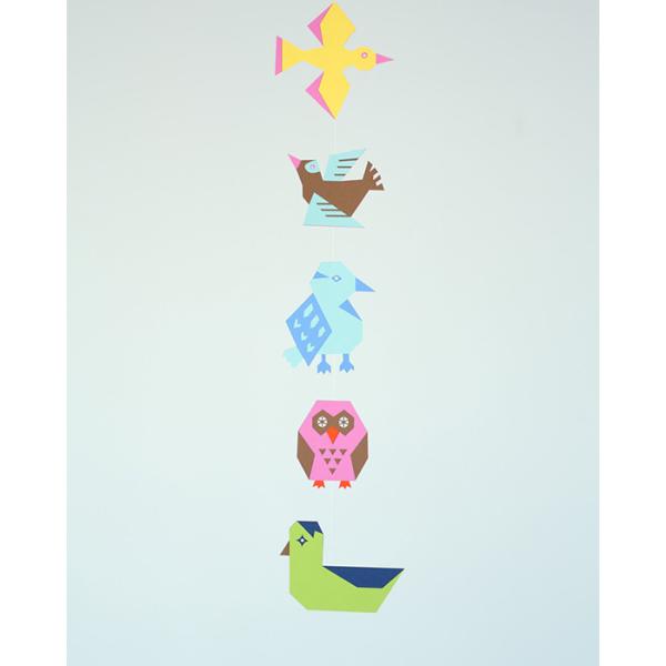 日本生まれのマニュモビール紙と糸のみで作られ、日本らしい優しさと温かみに溢れています。軽量なので取付けも簡単。万が一落ちても安全です。人気イラストレーター・tupera tupera（ツペラツペラ）が手がけたモビールです。独特のタッチで描か...