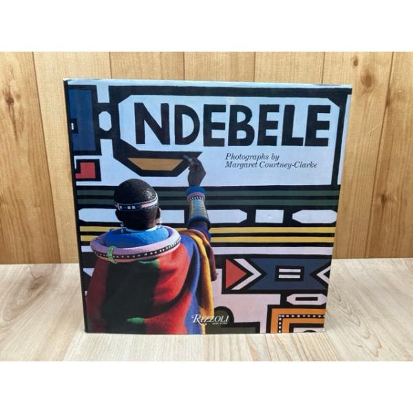 【発行年】 1990　　　　　【備考】 【可】　カバー傷み・1cmほど欠け有り/サイズ約29×29cm、200頁