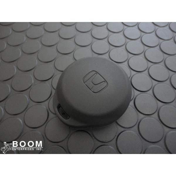 ホンダ純正パーツ アクセサリーリモコンエンジンスターターカバーシリコン製/マットブラック品番:08U08-PG0-010Aソフトな手触りと丈夫な素材で汚れをガード。※MT車には装着できません。※リモコンエンジンスターターは商品には含まれませ...