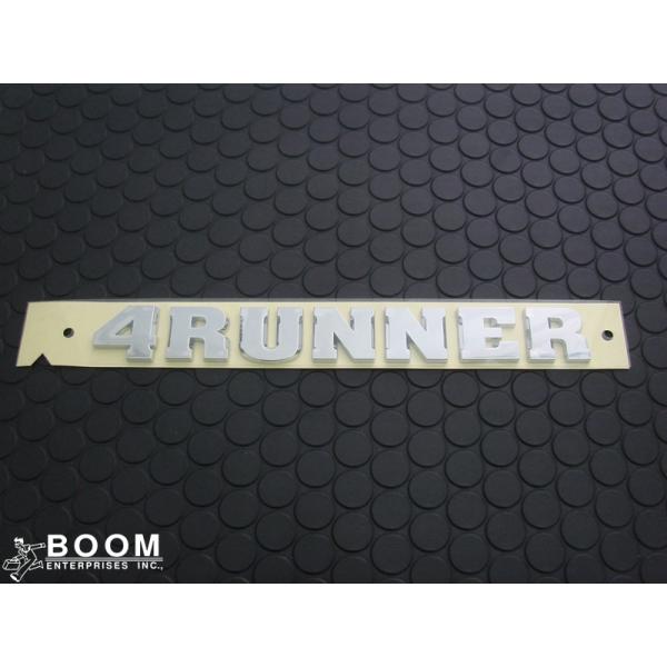 US TOYOTA純正パーツ4RUNNER（4ランナー）エンブレム適合:トヨタ ハイラックスサーフ（215系）年式:H14/11〜H21/7備考:エンブレムの表面にはクリアシートが貼ってあります。※純正部品の為、取付説明書はありません。※輸...