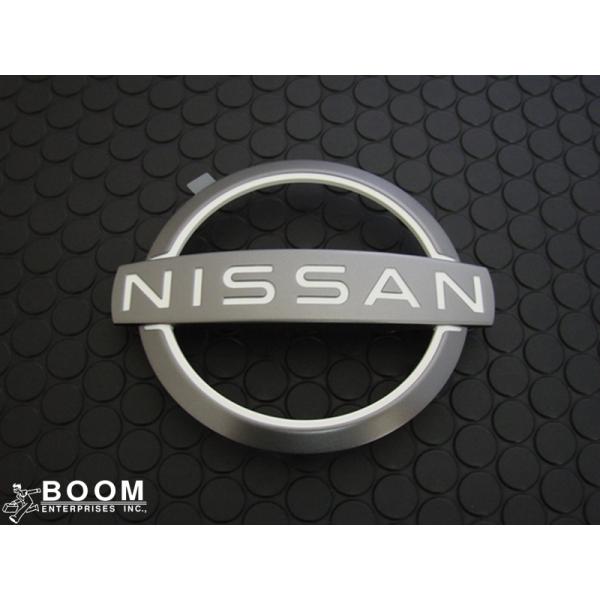 NISSAN純正パーツ新デザイン CIマーク ニッサンマーク エンブレム（2020(令和2)年12月〜 ノート フロント用）補修用、他車への流用や加工用などに。品番:62890-6XJ0Aサイズ(約):横143mm x 縦117mm【※備考...