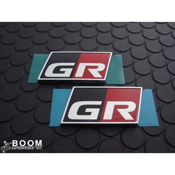 TOYOTA純正パーツGR サイドエンブレム 左右セット（ヴィッツ NCP131 サイド用）補修用、他車への流用や加工用などに。品番:75361-52070品番:75362-52070サイズ(約):横61mm x 縦31mm※ネコポス発送の...