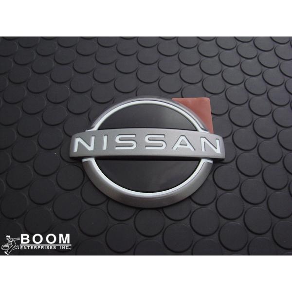 NISSAN純正パーツ新デザイン CIマーク ニッサンマーク エンブレム（2024(令和6)年6月〜 キックス リア用）補修用、他車への流用や加工用などに。 品番:84890-9VC0Aサイズ(約):横95mm x 縦77mm【※備考】適合...